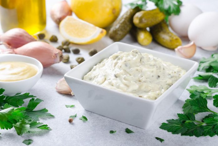 La receta viral para preparar una salsa alioli mejor que la de los ...