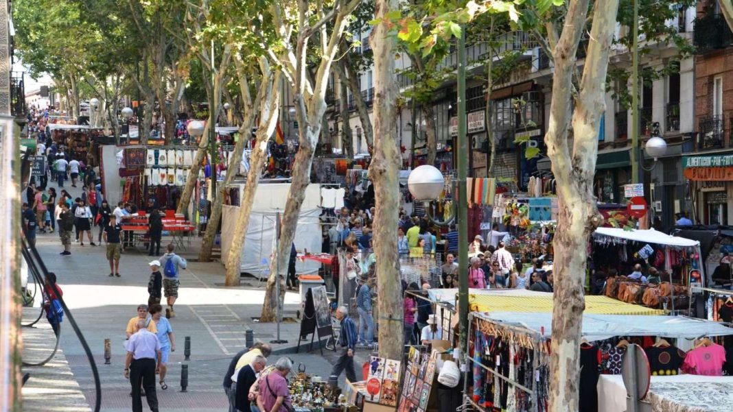 El Rastro: Descubre los tesoros ocultos en el mercado al aire libre Más ...