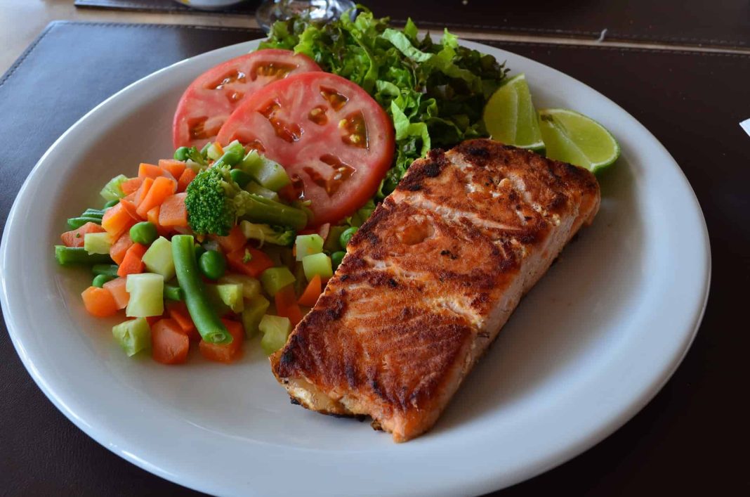 La mejor hora para cenar según los expertos en nutrición