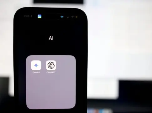 OpenAI lanza tres modelos de voz con razonamiento en tiempo real