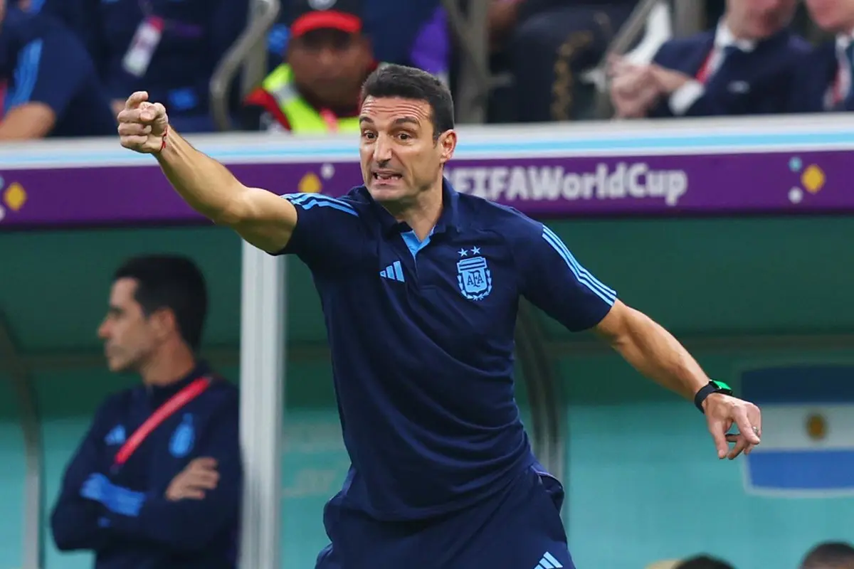 Scaloni llora al reencontrarse con Palermo en rueda de prensa